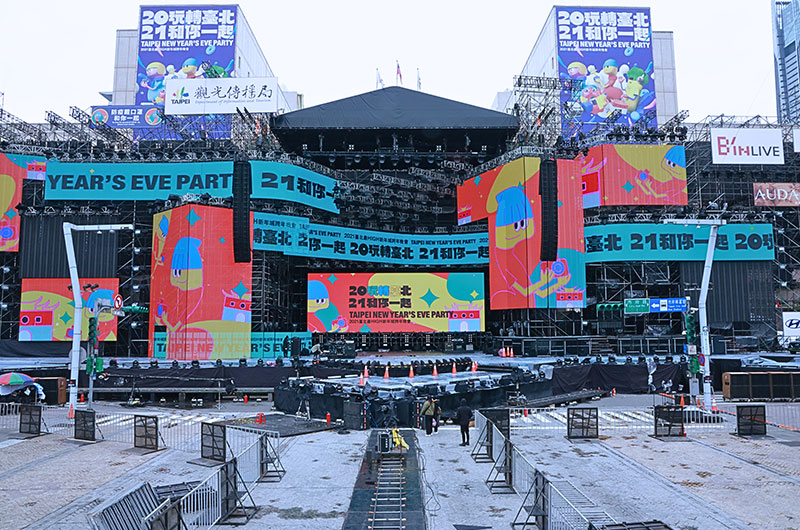 High-Strength Scaffolding for Stages and Art Installations by Sucoot